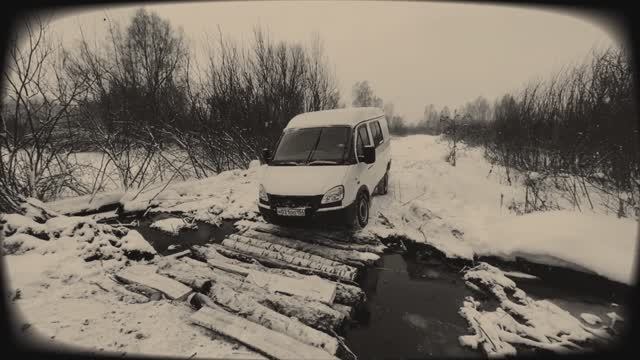 Настил из брёвен через ручей: как проехать на Соболе 4×4 без повреждений | Соболь 4×4