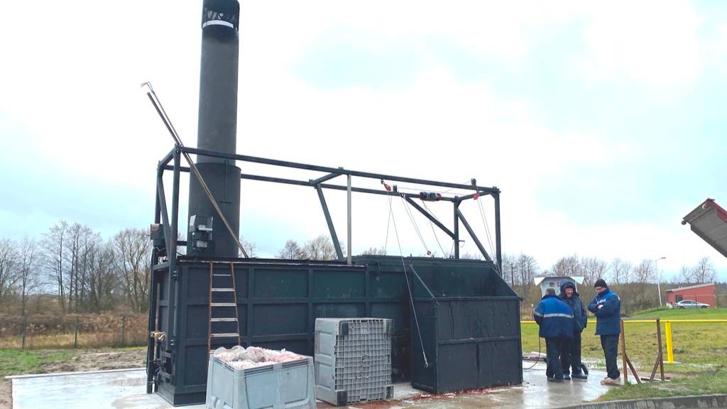 Сжигание свиной щетины на инсинераторе ABONO-653. Отходы бойни по щетине от 1000 свиней в день.