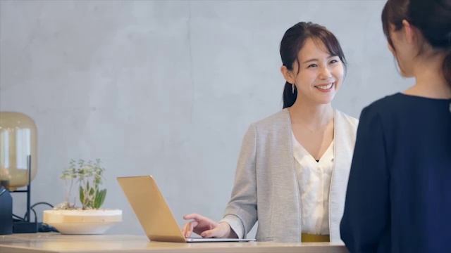 Jobs_the UK_beehive6-culture-video-unit-1