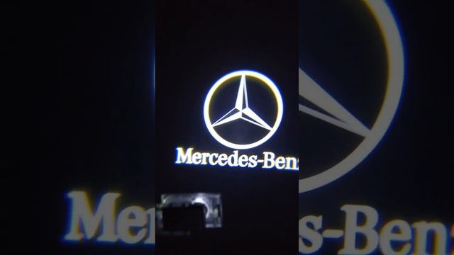 Плафоны примиум в двери Мерседес с проекцией логотипа 1. Стеклянный слайд.