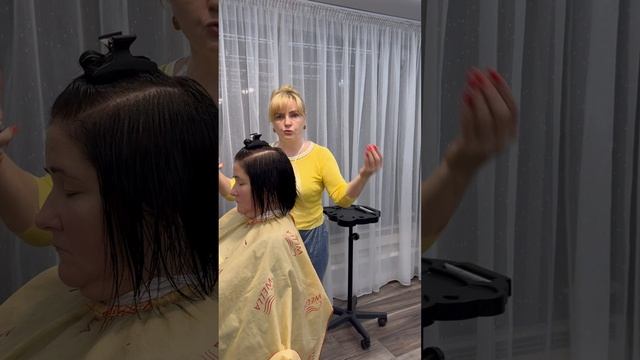 ВОЛОСЫ НАДО МЫТЬ ПЕРЕД ОКРАШИВАНИЕМ #колористикаснуля #парикмахерскиекурсы #парикмахеробучение