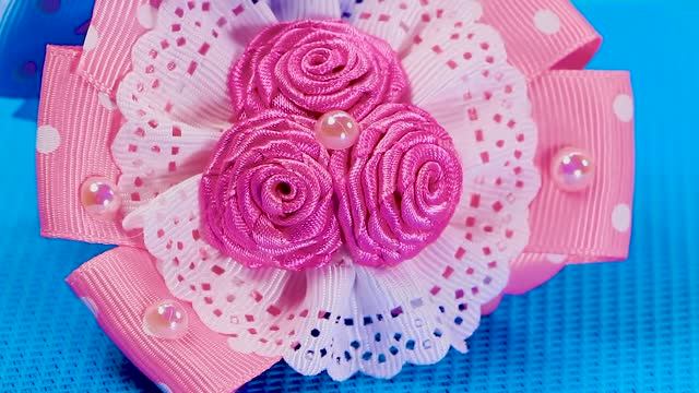 МАЛЕНЬКИЕ БАНТИКИ С РОЗАМИ из лент своими руками🌹Бантики Канзаши мастер-класс. Мария Калугина.
