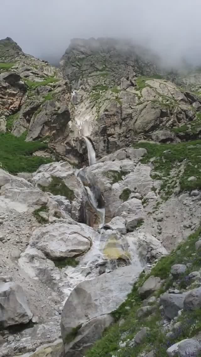 Безенги. Водопад Гидан в Мижиргийском ущелье. Кабардино-Балкария,  июль 2022 г.