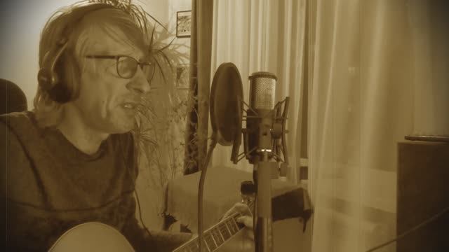 Константин Симонов - Я много жил в гостиницах (музыка и исполнение - Юрий Кунц)