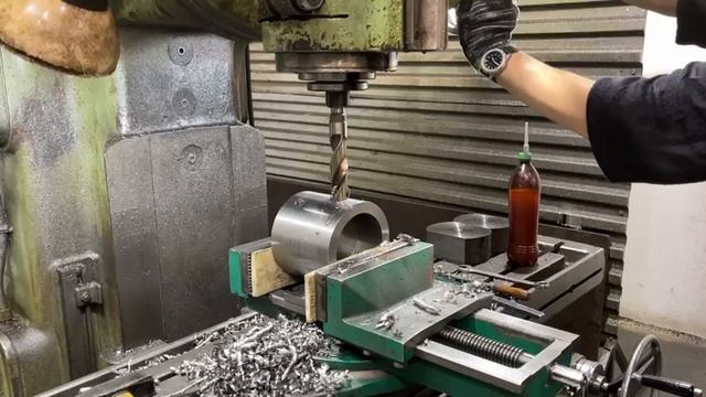 Люди и станки. Токарно-фрезерные работы по металлу.