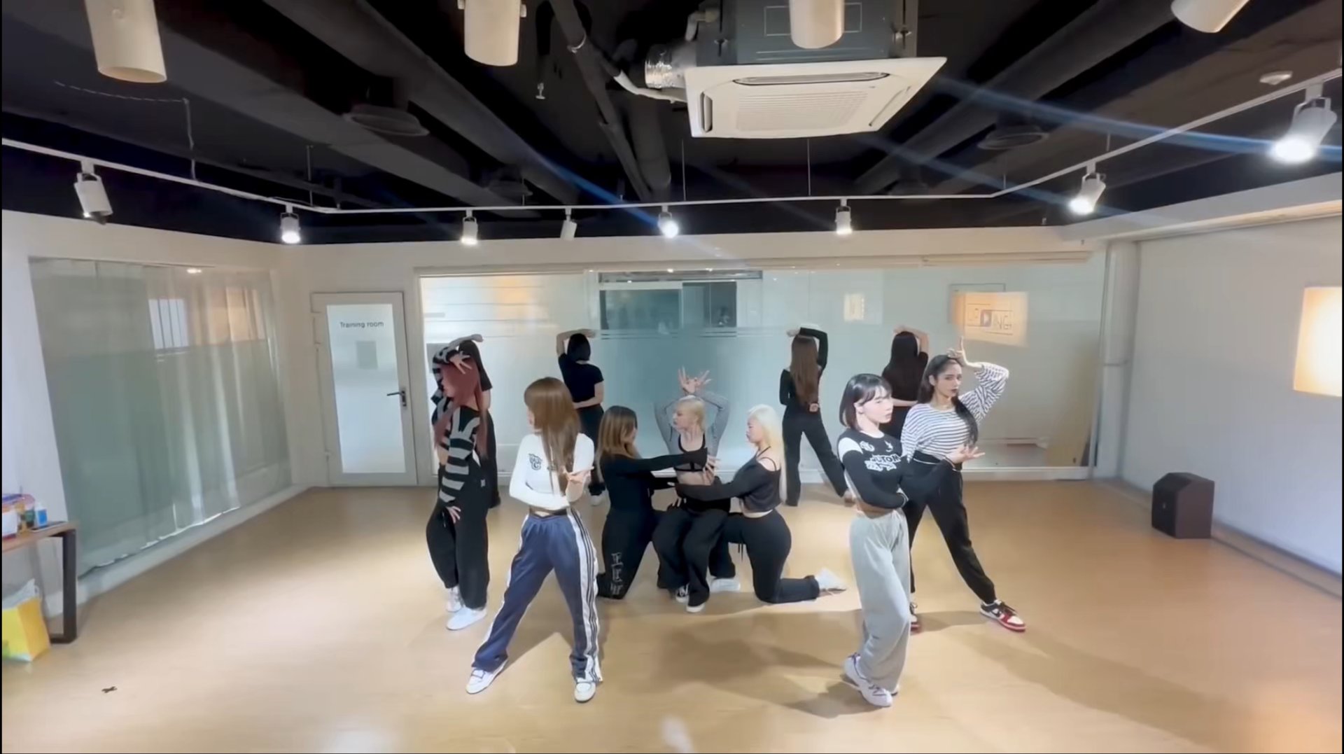 X:IN (엑신) - 'KEEPING THE FIRE' dance practice mirrored