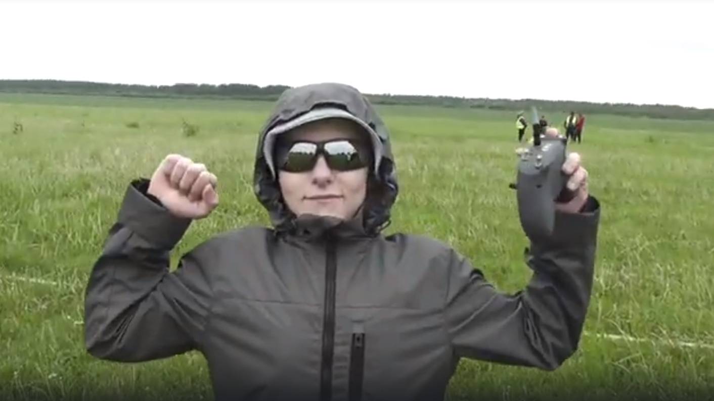 Команда авиамоделистов клуба "Юный авиатор" на городских соревнованиях.