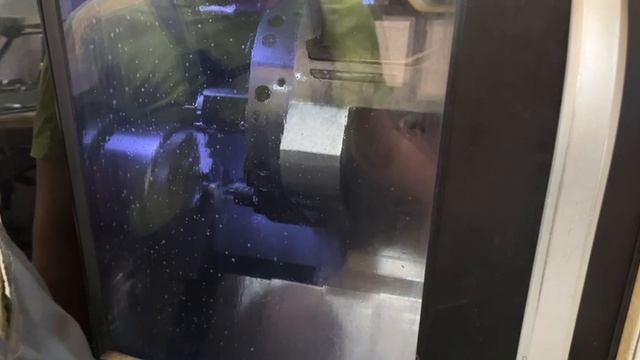 Люди и станки. Токарно-фрезерные работы по металлу.