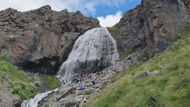 Приэльбрусье.  Водопад Чыранбаши-суу ("Девичьи косы"). Кабардино-Балкария, август 2024 г.