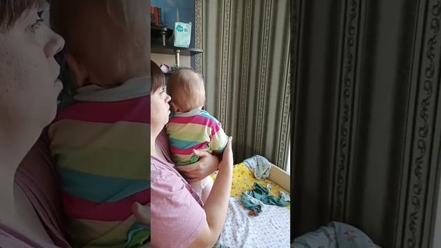 Малыш заразительно смеётся с пролетающих птиц  #сезонконтентаRUTUBE