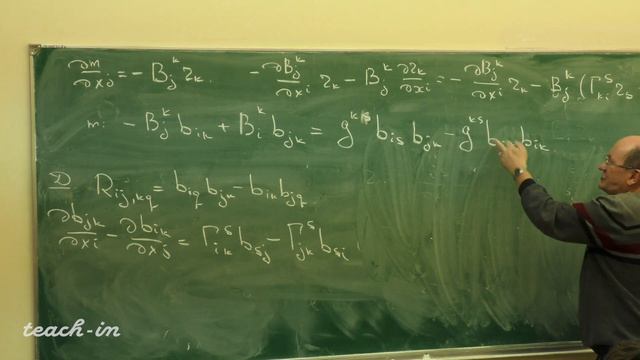 Шафаревич А.И. - Дифференциальная геометрия-21.Восстановление поверхности по квадратичным формам.Ч.2