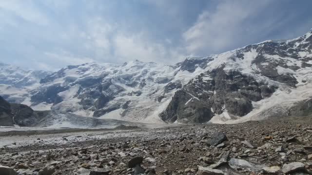 Безенгийская стена (здесь граница с Грузией), дошли по леднику. Кабардино-Балкария, август 2023 г.