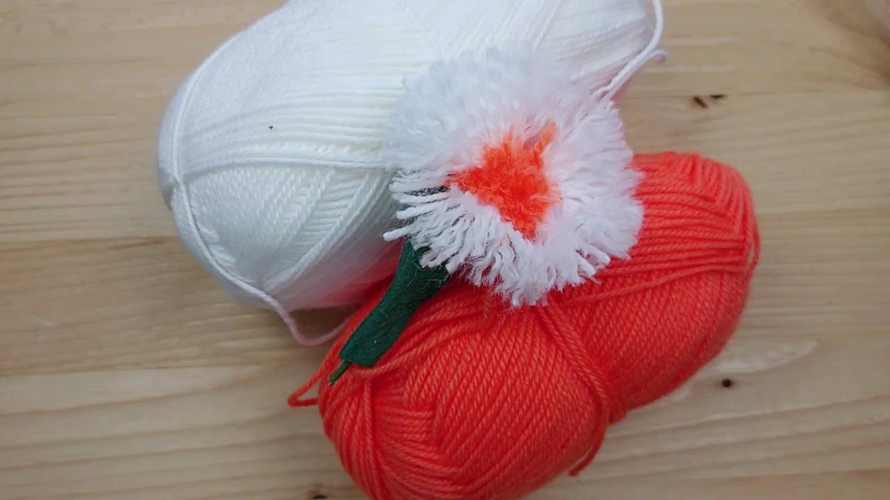 Как сделать цветы из пряжи без вязания. Букетик цветов из пряжи