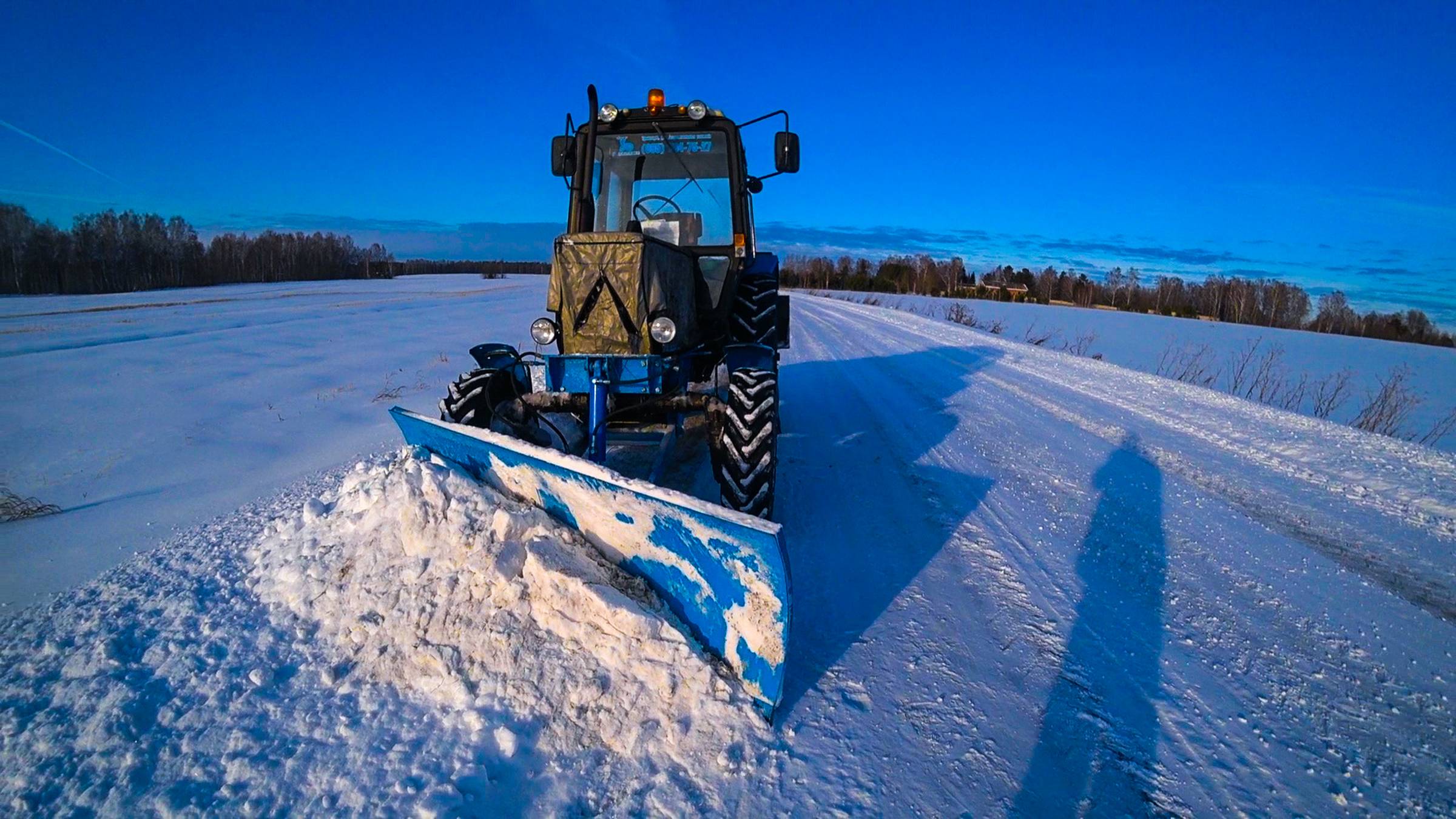 Вид Из Кабины трактора МТЗ-82. Чистим Дороги И Территорию. Архивное видео.