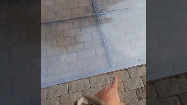 Зашиваем торцы прямостенной теплицы