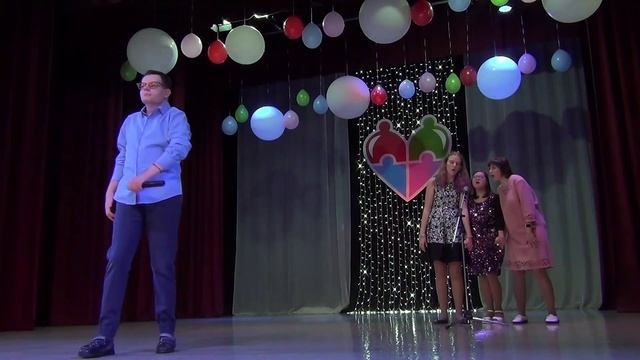 Иван Клещёв с песней Зеленоглазое такси. Подпевка Маркина Александра, Бубнова и Жигальцова Анны