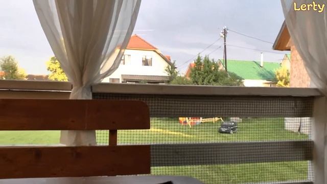 Дачная жизнь. Пропалываю клумбы. Готовлю тушёную капусту с курицей