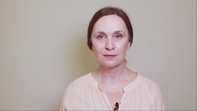 Визитка короткая (строгая). Актриса Виктория Цыганкова