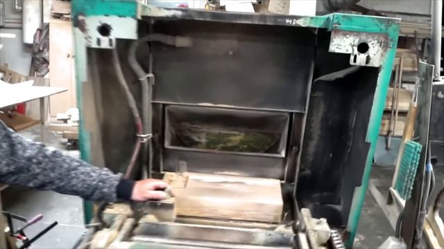 Рейсмусовый  станок CР 4.1 “Красный Металлист” в столярном цехе. Обслуживание ножевого вала.