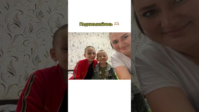 Когда с утра выходишь с кофе и в сапогах мужа идешь складывать навозную грядку