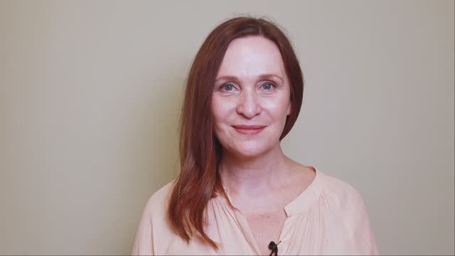 Короткая визитка ( волосы на одну сторону)