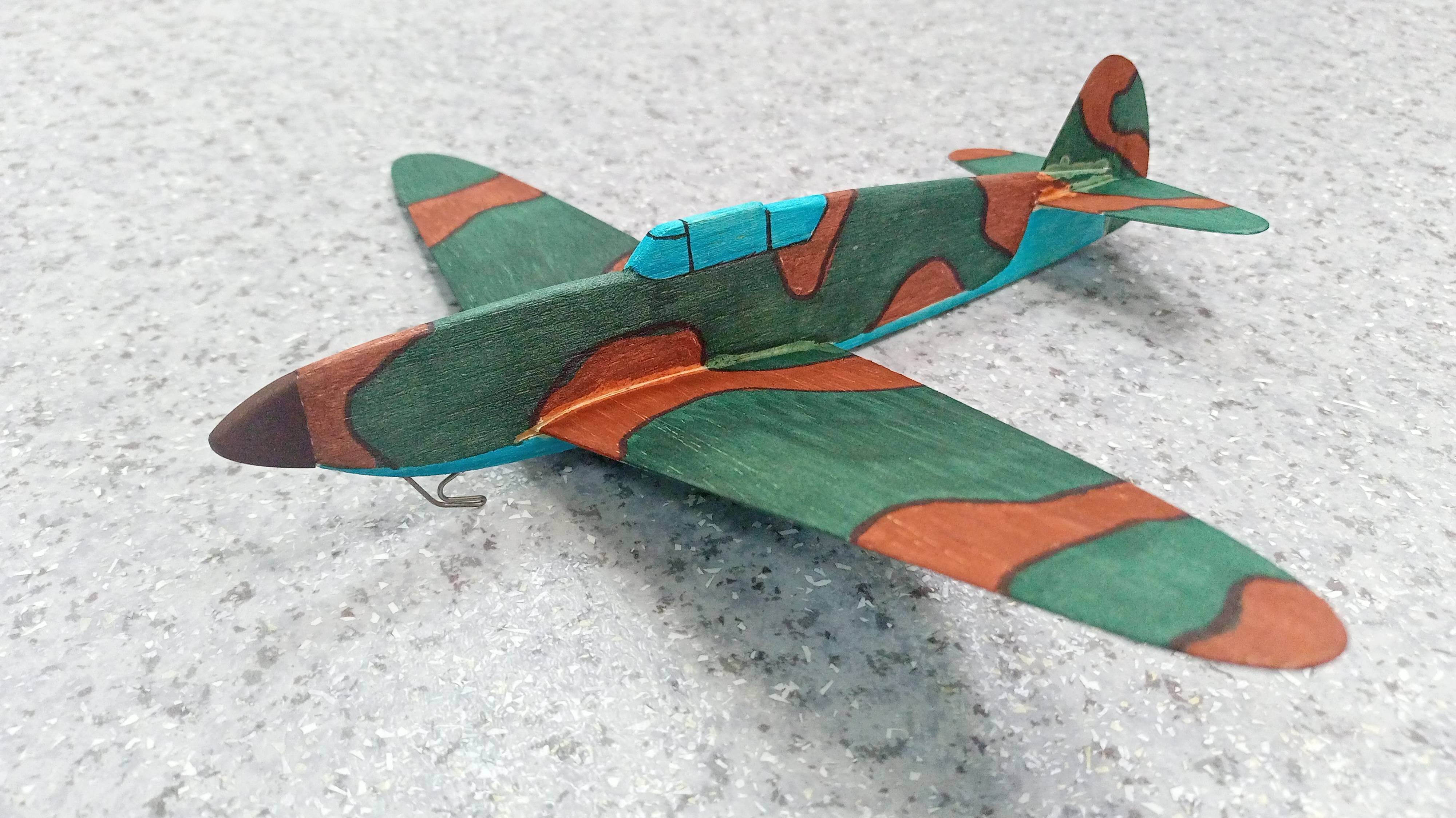 Контурная модель истребителя Як 1 для катапультного запуска.