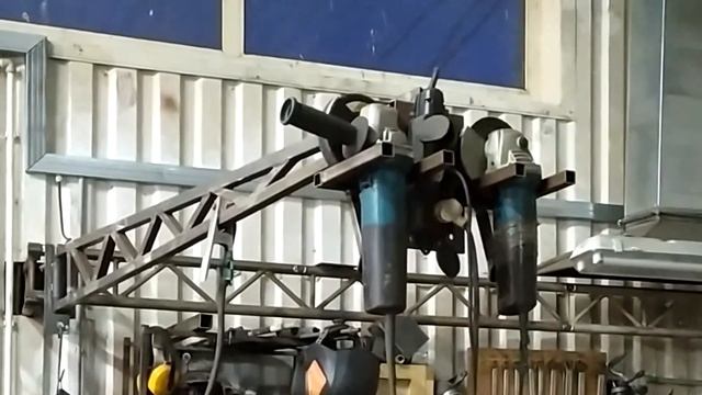 Подвес под болгарки с розеткой. Лайфхак из цеха.