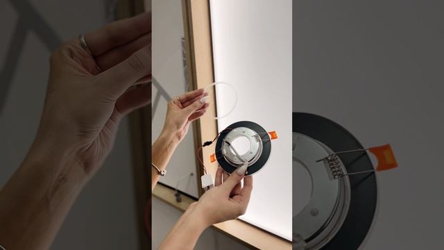 Точечный светильник с подсветкой Feron CD5020