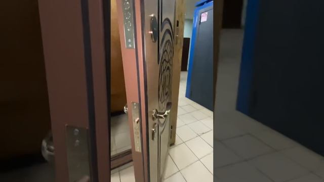 Заводская входная дверь мдф