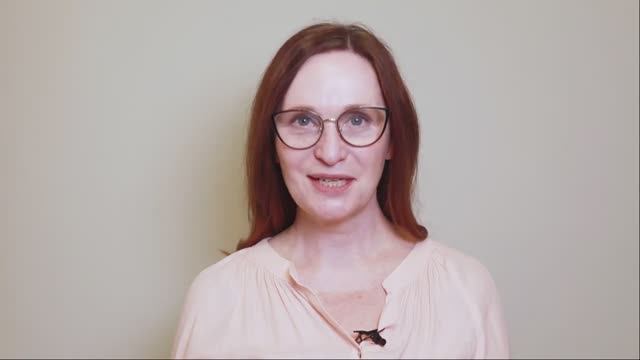 Видеовизитка Виктории Цыганковой ( в очках)