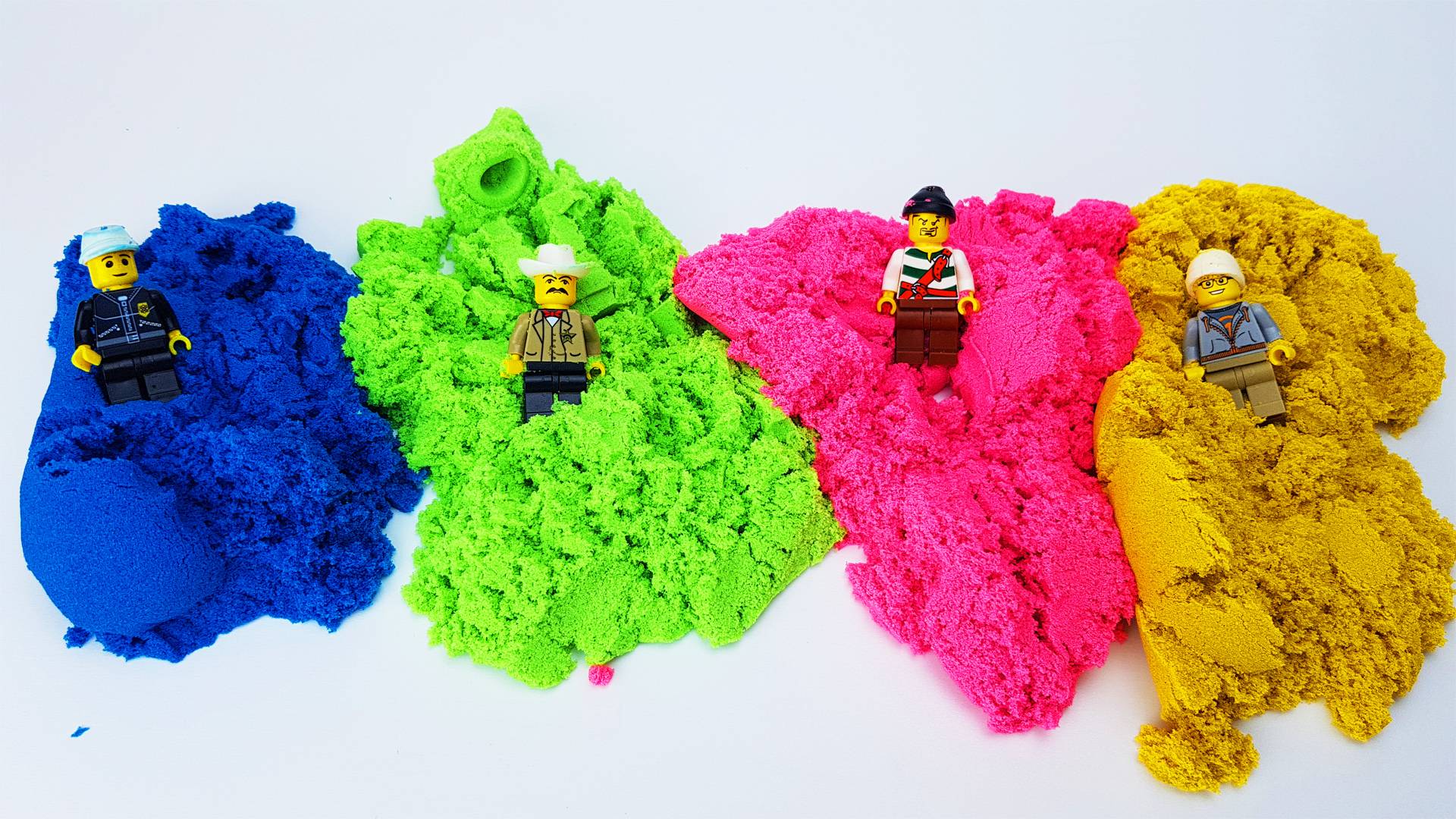 Яйца с сюрпризами из кинетического песка, мультики для детей - учим цвета