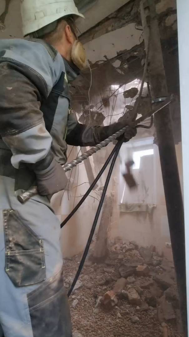 Демонтаж плит покрытия