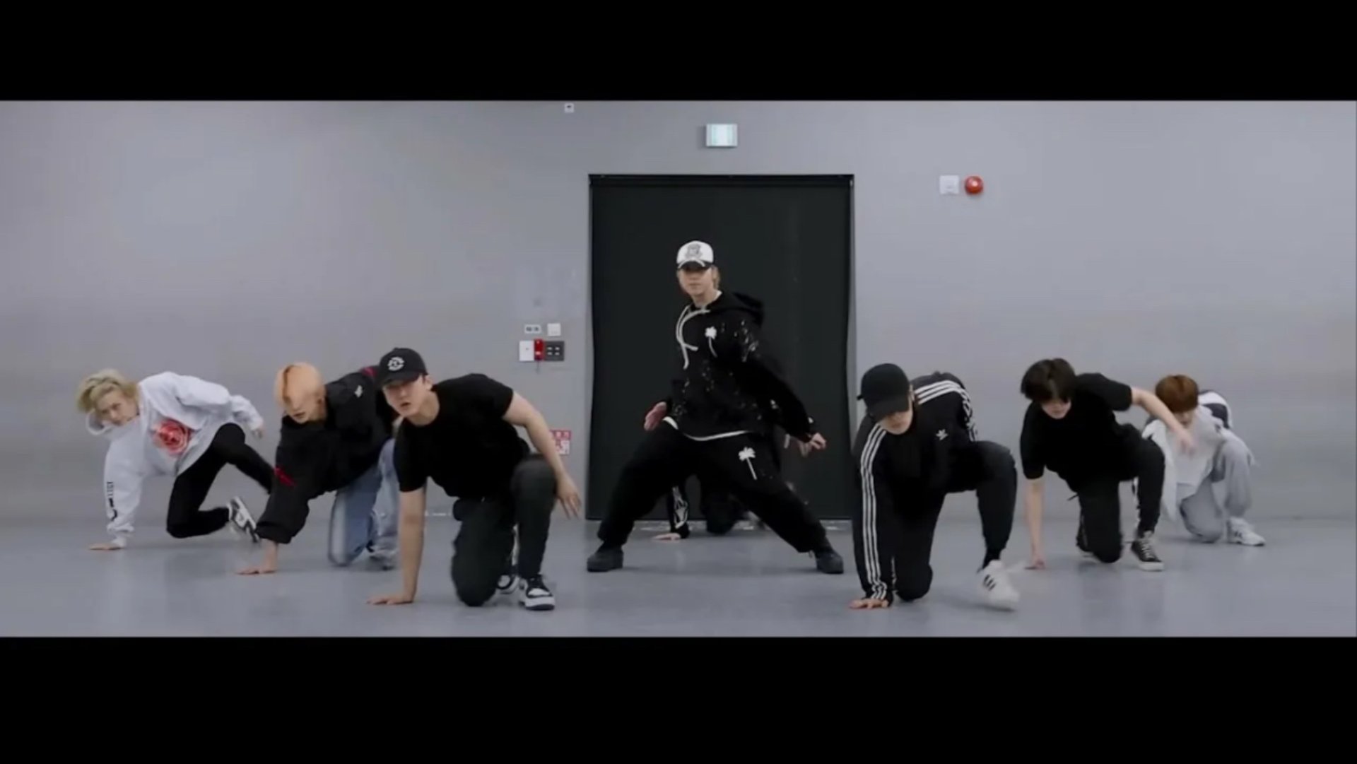 Stray Kids - 'Hellevator' dance practice mirrored