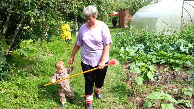 Ксюша с бабушкой - 07.07.2015