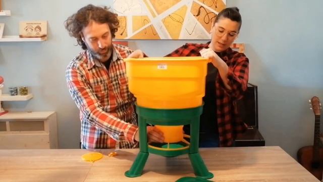 Сборка бункерной кормушки Novital Kubic Premium