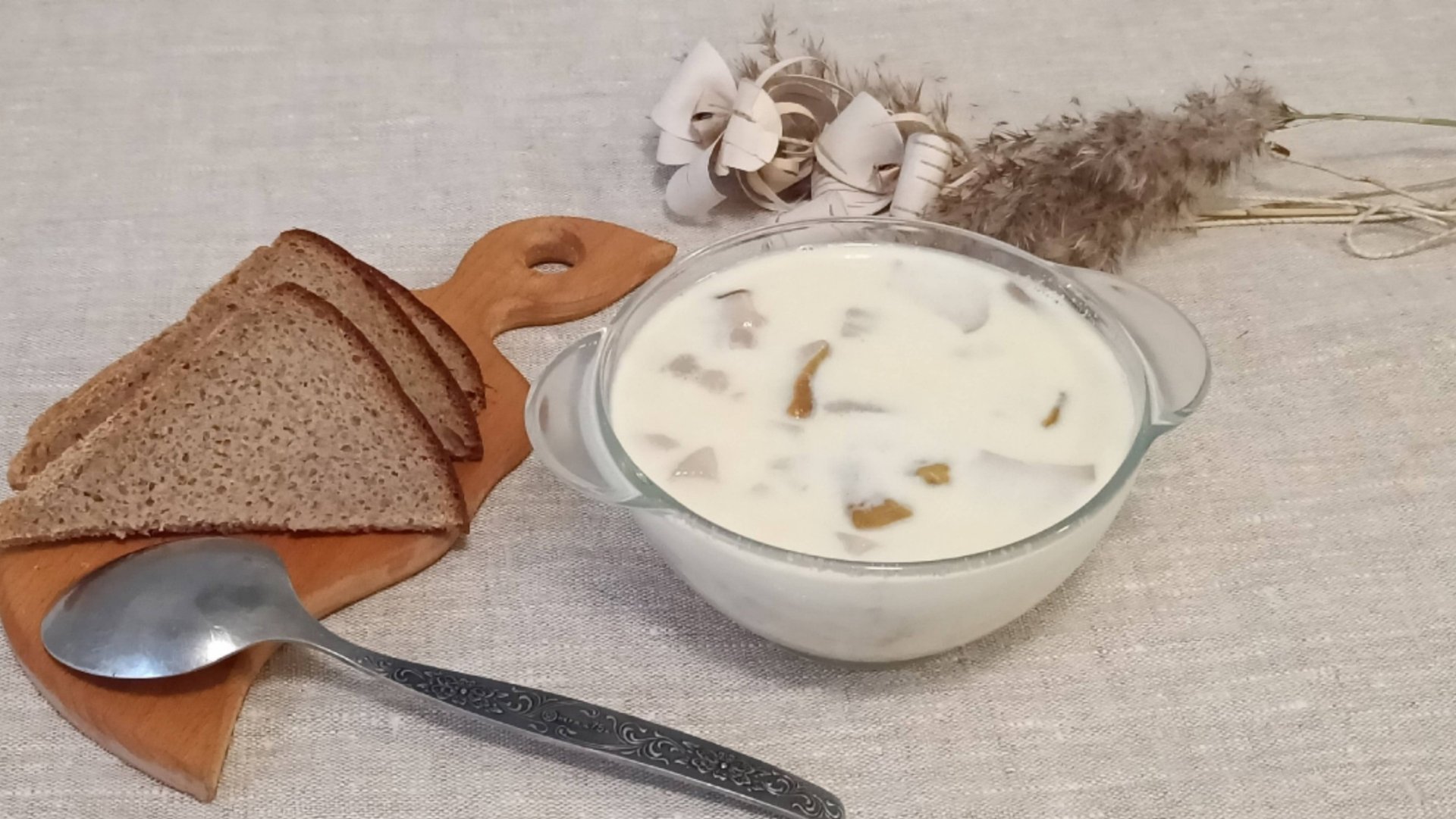 Сливочный суп сбелыми грибами. Нежный, ароматный и очень вкусный.