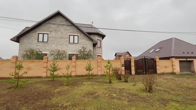 Продаются два дома 90 кв.м и 249,1 кв.м. с баней и большим гаражом 15 сотках ИЖС в Акбердино