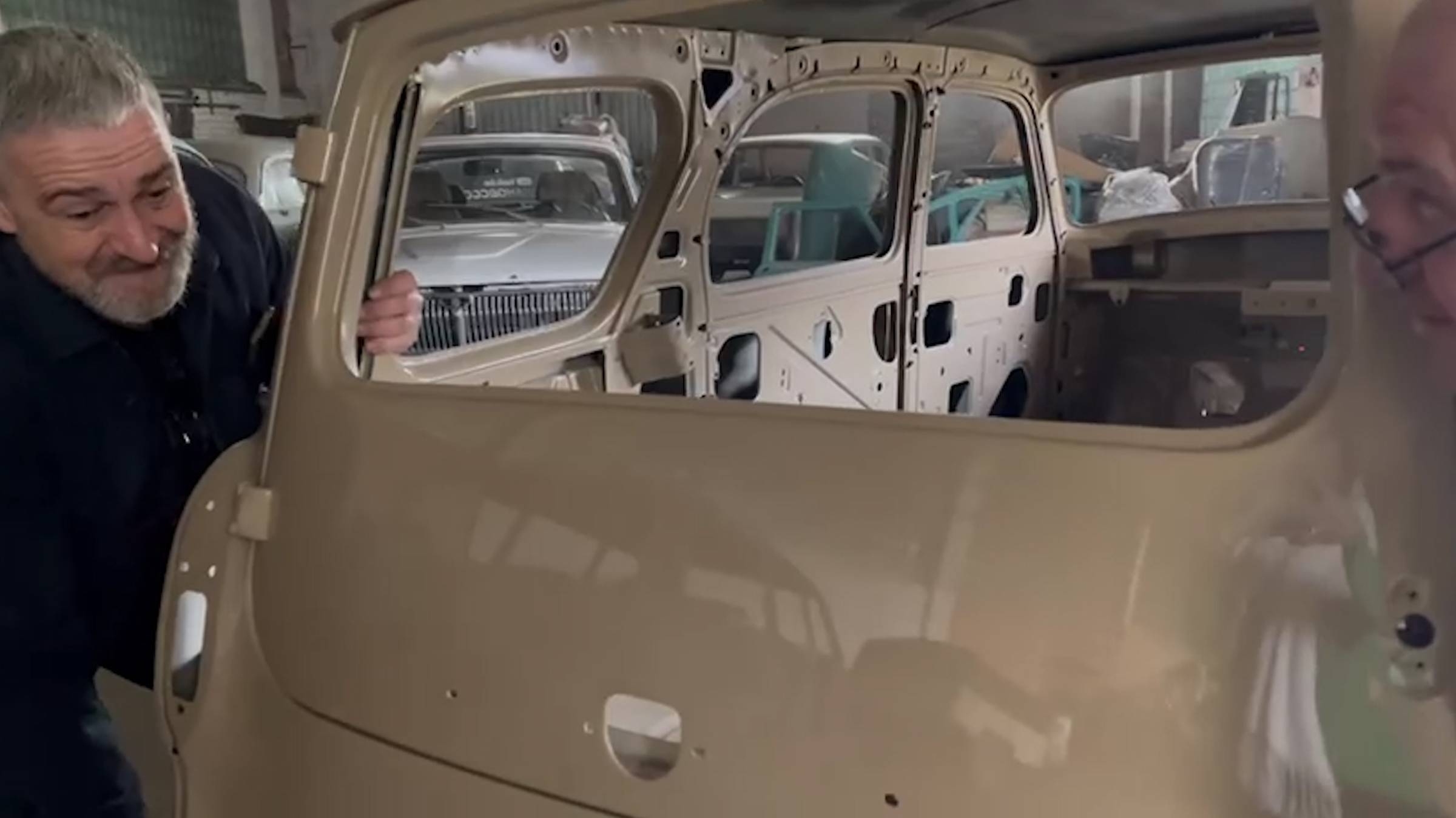 Ну НЕ ЛЮБЛЮ я москвич, я ЛЮБЛЮ - ВОЛГУ! | Реставрация -это РАБОТА | #КомандаСделановСССР