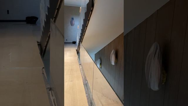 Перила из стекла, стеклянная душевая.  #дизайнинтерьера #интерьер #стеклянная