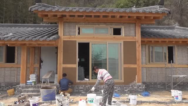 Создания дома в корейском стиле. Опытный корейский плотник.