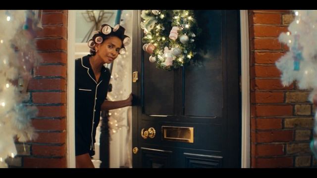 Freemans-Sophie-The-Style-Squad-Christmas-TV-Advert-AW24