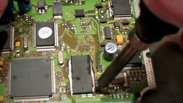 Как выпаять микросхему обычным паяльником с использованием сплава Розе