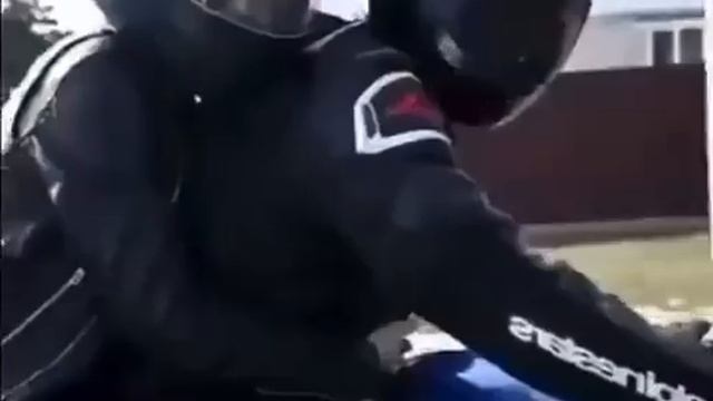 Лёха,-он такой.