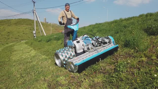Brielmaier - косилка измельчитель травы 1,55 метра на склоне