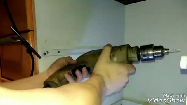 Выдвижной ящик кухни открывается со скрипом. Замена направляющих (металлобокса).