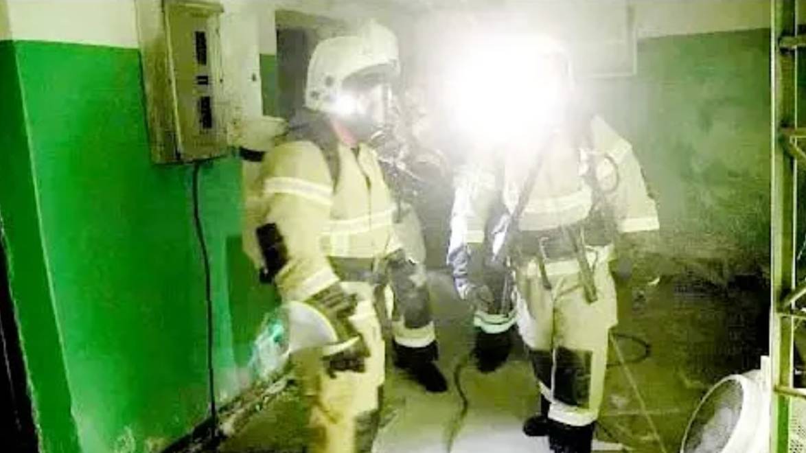 Эвакуация человека из старого бомбоубежища