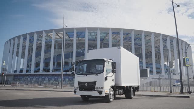 Компас 5 с изотермическим фургоном производства «Авангард»