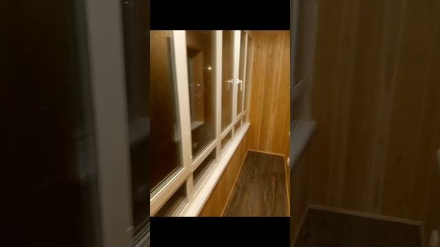 Теплое остекление балкона. Отделка балкона липой