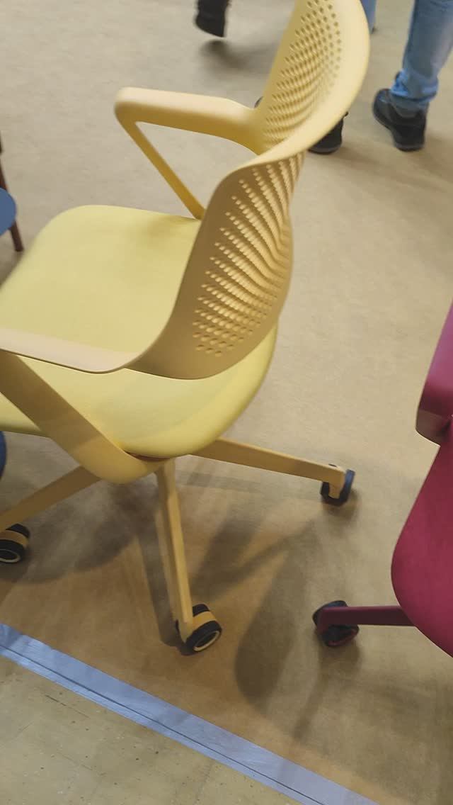 📌 Эргономичное операторское кресло