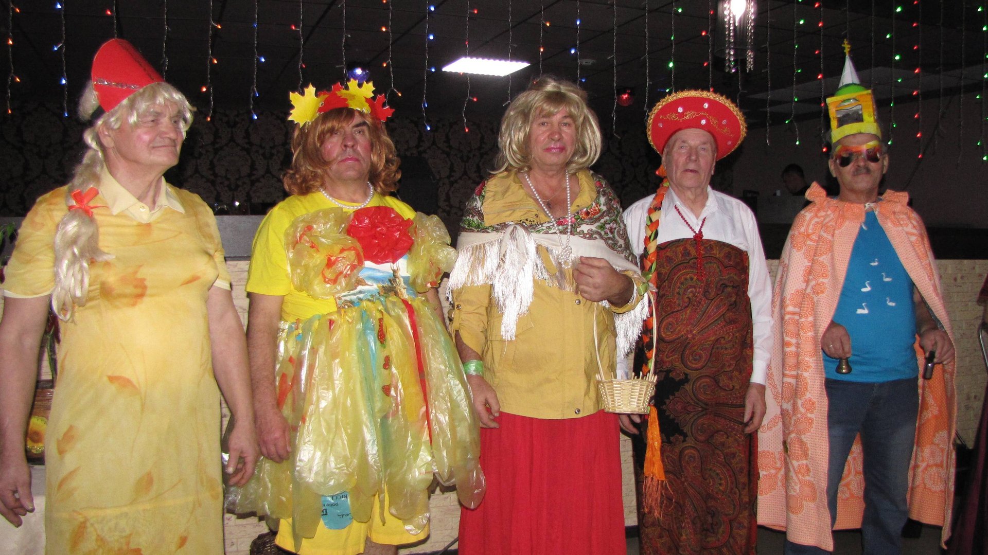 шуточное дефиле "Осенний вернисаж"